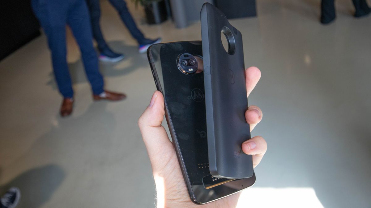 Motorola first to 5G? It may beat Samsung with its 5G Moto Mod coming ...