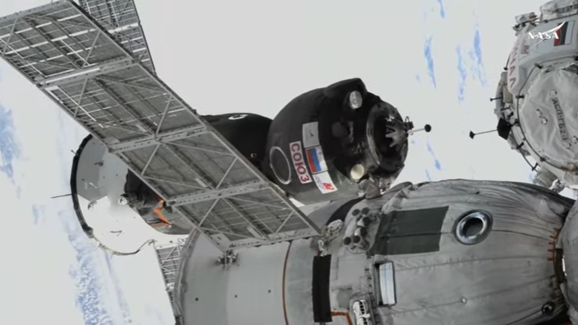 NASA's Jonny Kim and 2 cosmonauts arrive at ISS aboard Russian Soyuz ...