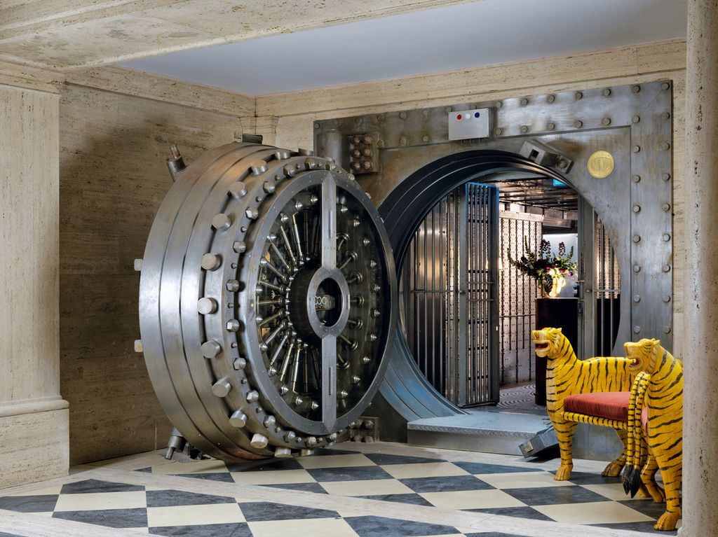 The Grandest And Most Luxurious Hotels Around The World