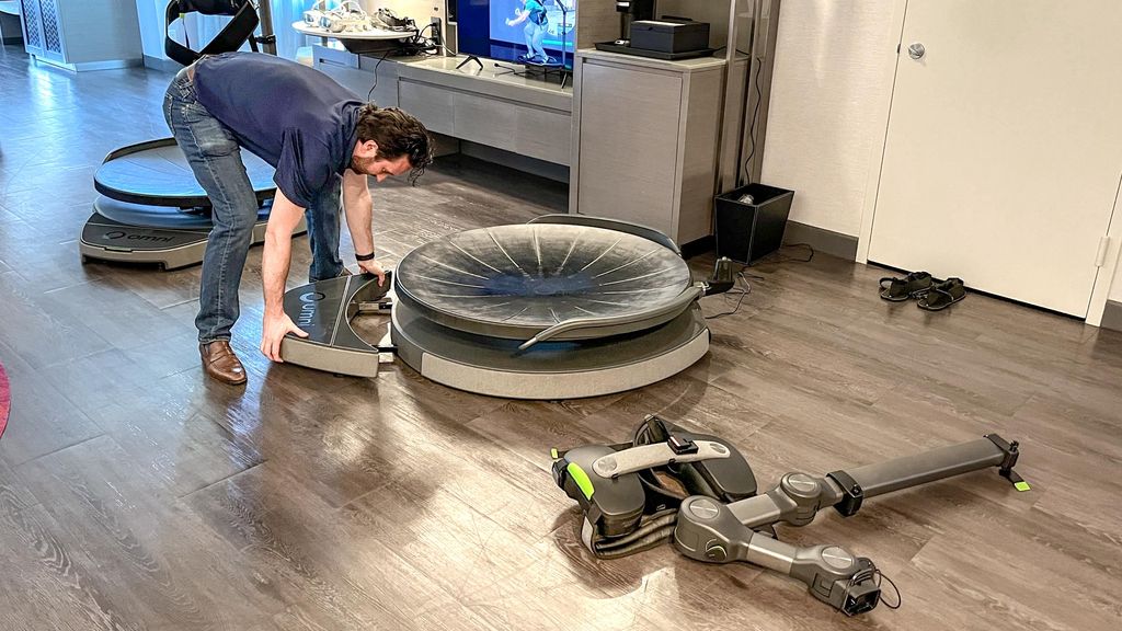 I spent an hour in the Virtuix Omni One full-body VR rig — here's what ...