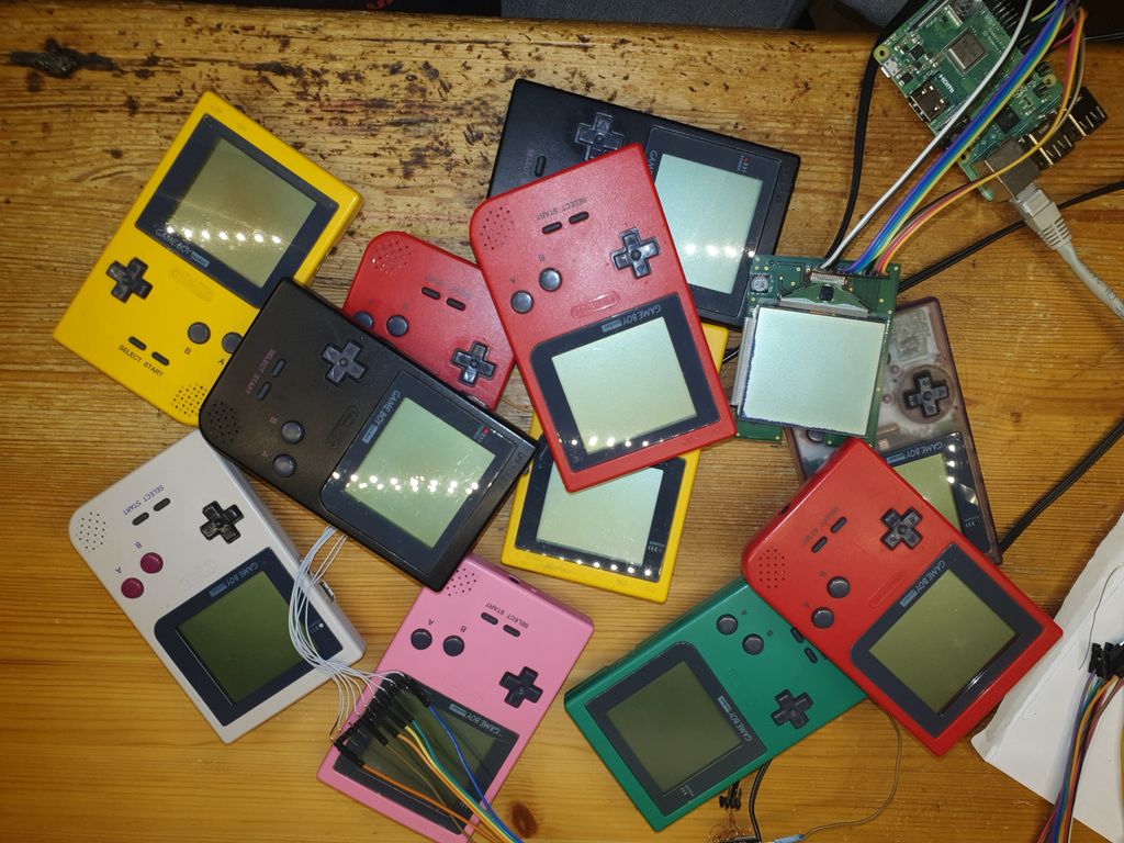 Raspberry Pi Brings Nine Game Boy Together as One | Tom's Hardware