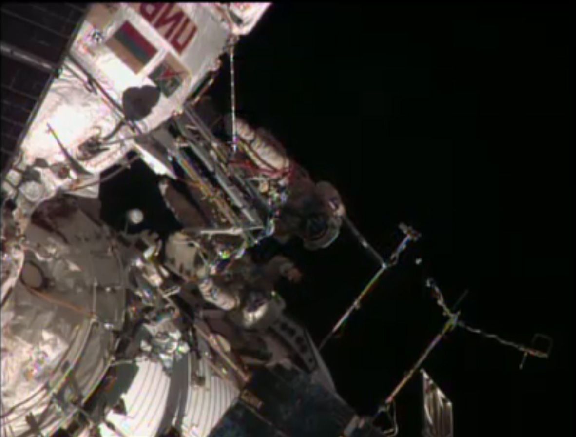 Olympic Torch in Space: Spacewalk Photos of Nov. 9, 2013 | Space