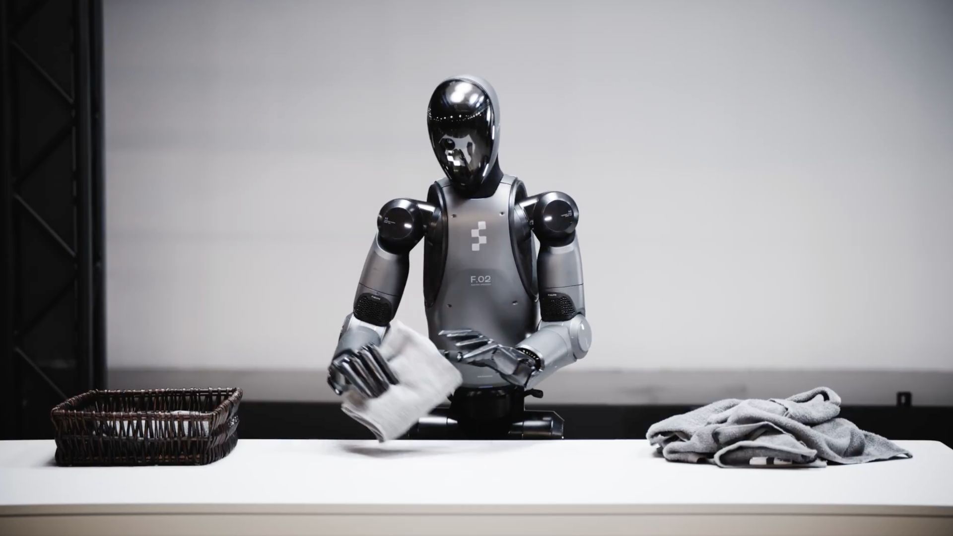 This new robot helper will do your house chores, so you can pop your ...