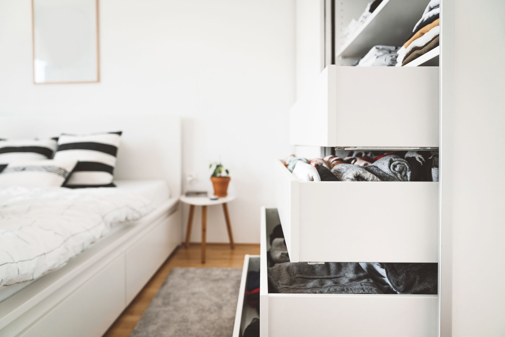 How to Declutter Clothes — 10 Tricks to Try From Organizers | Livingetc
