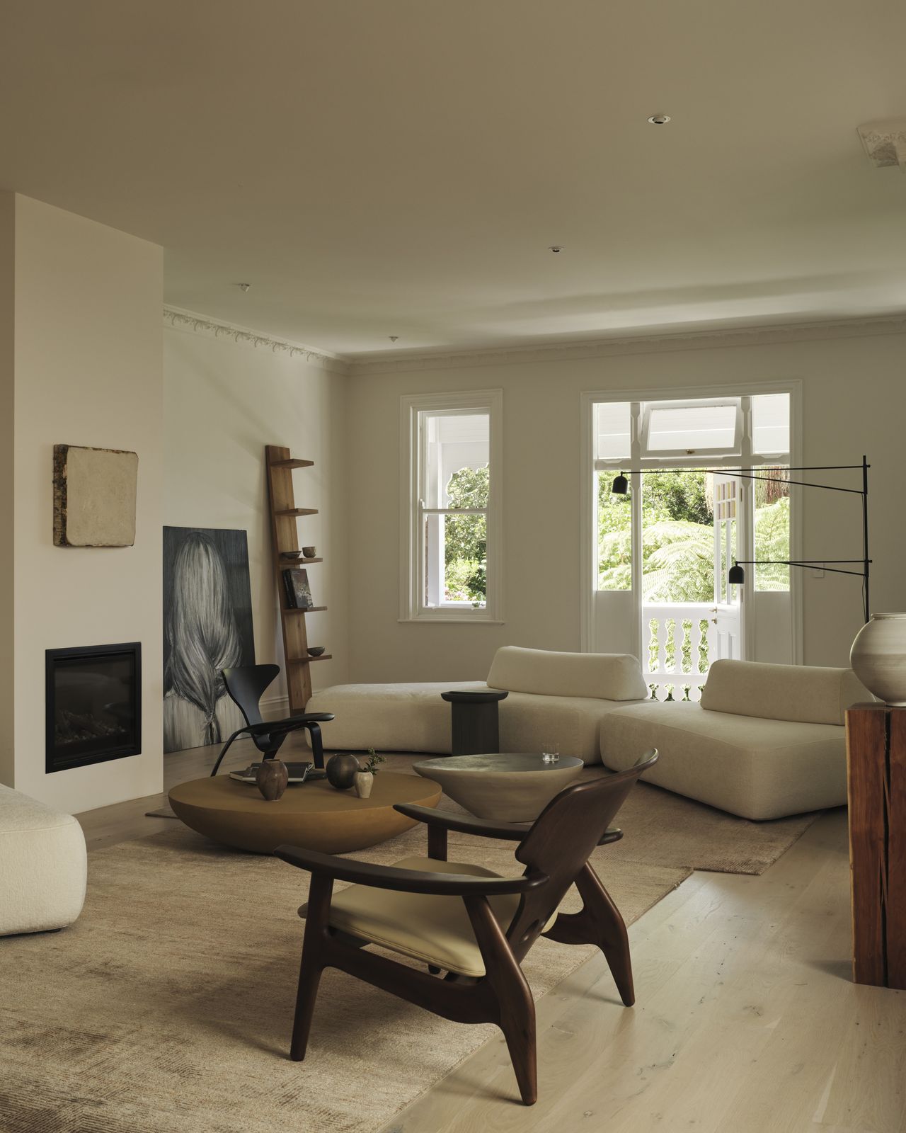 Modern vs Contemporary Design — What's the Difference? | Livingetc