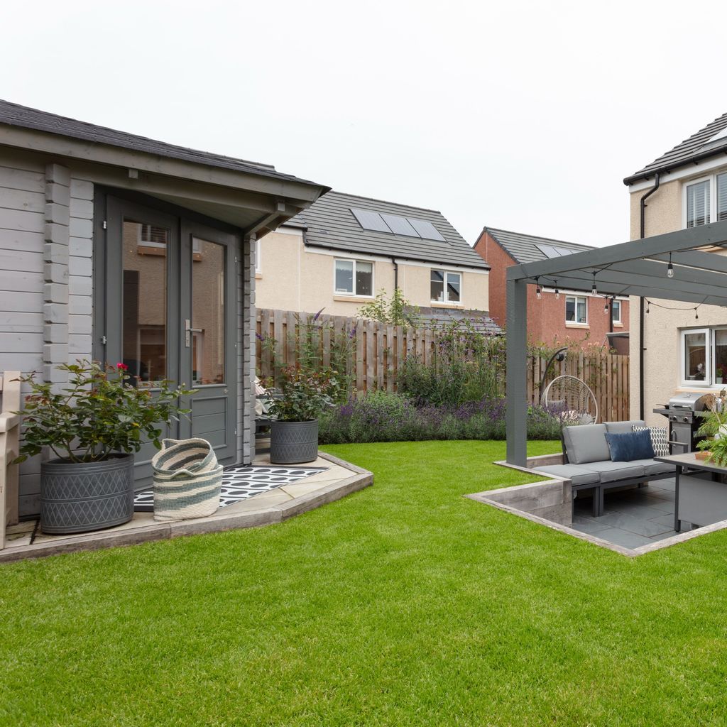 How to scarify a lawn – the secret to reviving grass | Ideal Home