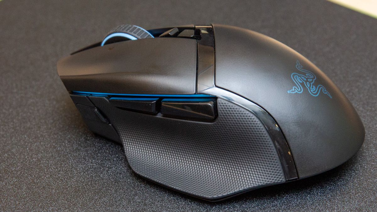 Razer Basilisk Ultimate Gaming Mouse Review: Stealthy Wireless Assassin ...