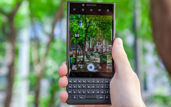 BlackBerry phones are back from the dead — with a real keyboard and 5G ...