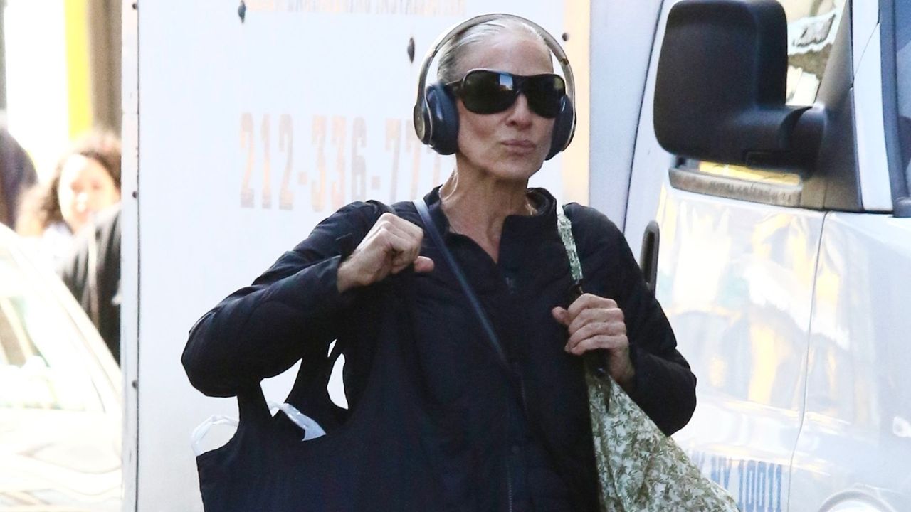 Sarah Jessica Parker Just Wore the Trainers Carrie Would Never | Who ...