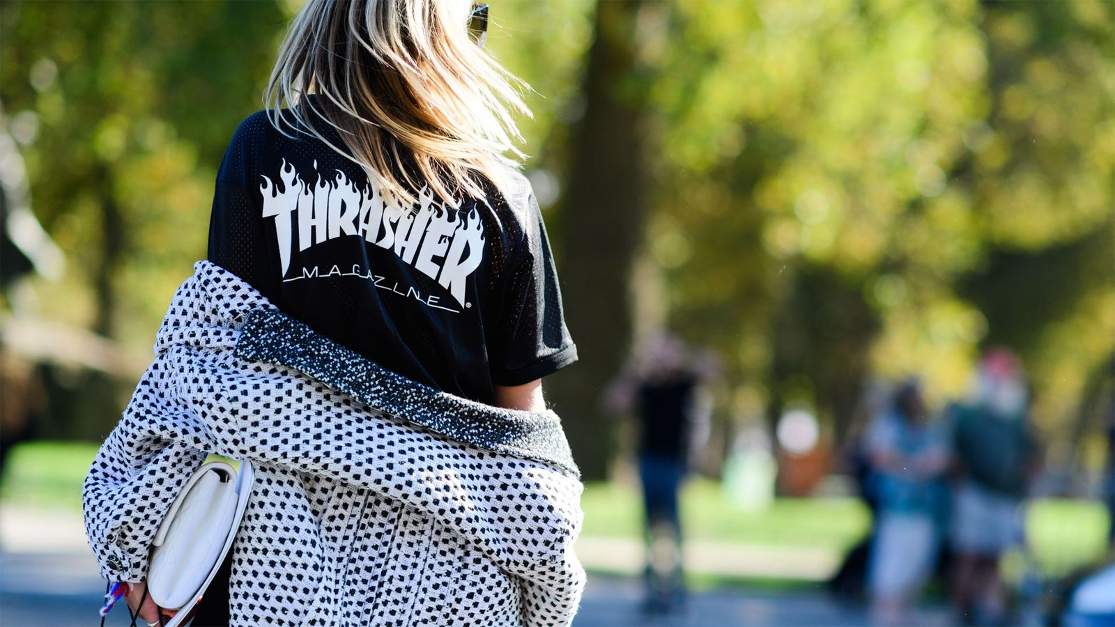 Jacket Styling Trick Street Style 2016 - Wearing Your Jacket Off the ...