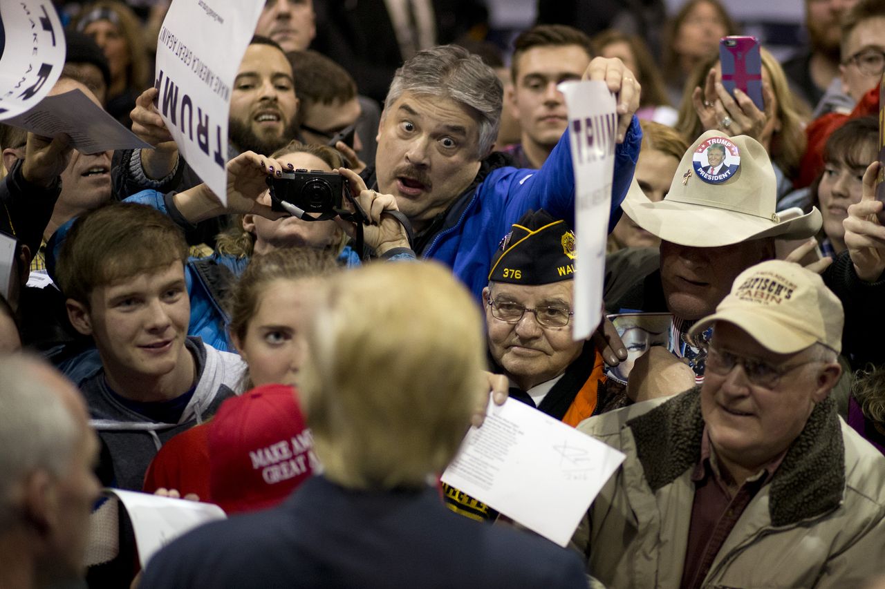 I can't stop looking at people looking at Donald Trump | The Week