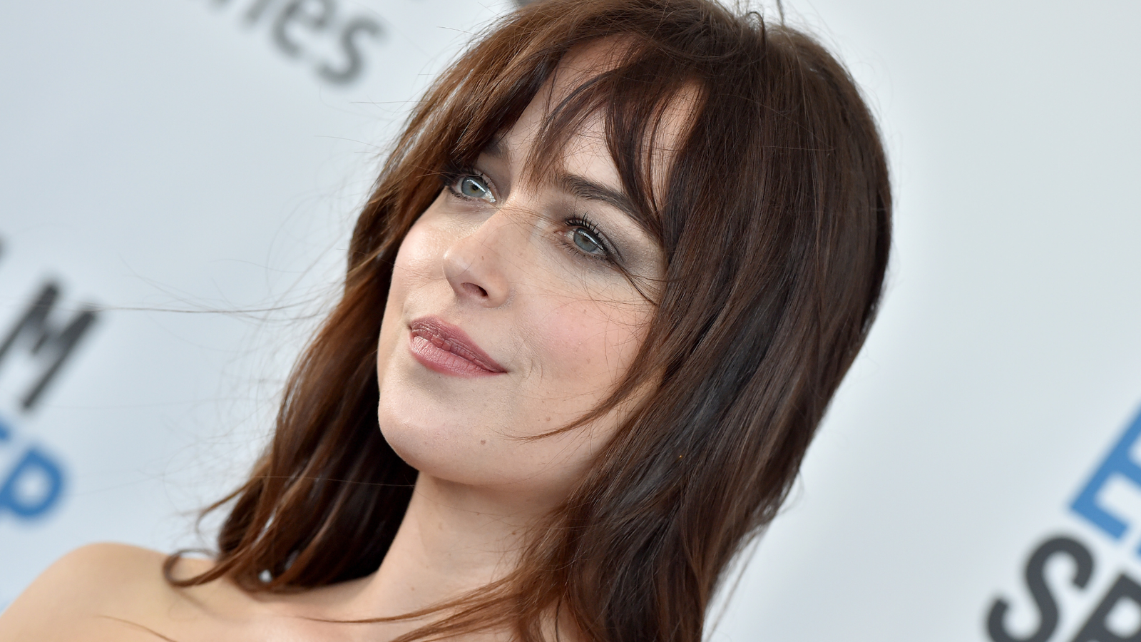 C-shape haircut: The layered 90s look that fakes fuller hair | Woman & Home