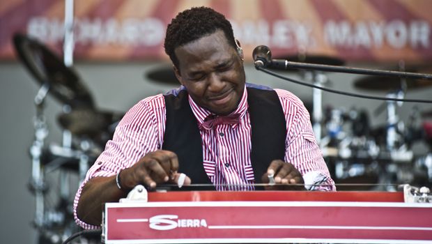 Exclusive Premiere: "Purple Haze" by Robert Randolph & The Family Band ...