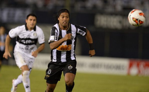 Ronaldinho eyes 'biggest achievement' | FourFourTwo