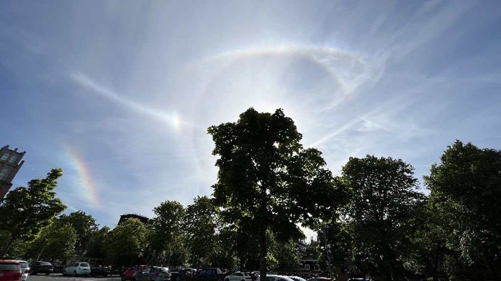 Ethereal 'halo' and light arcs around the sun captured in photos of ...