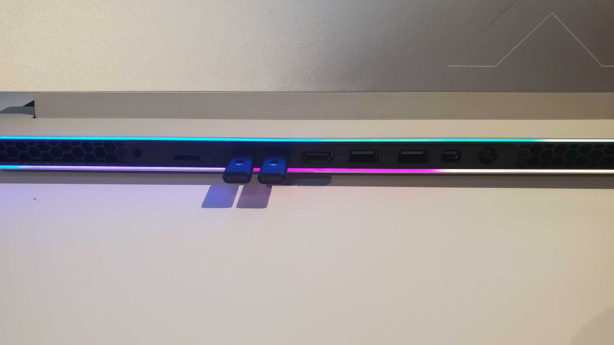 Hands on: Alienware x16 R2: unchanged on the outside, overhauled on the ...