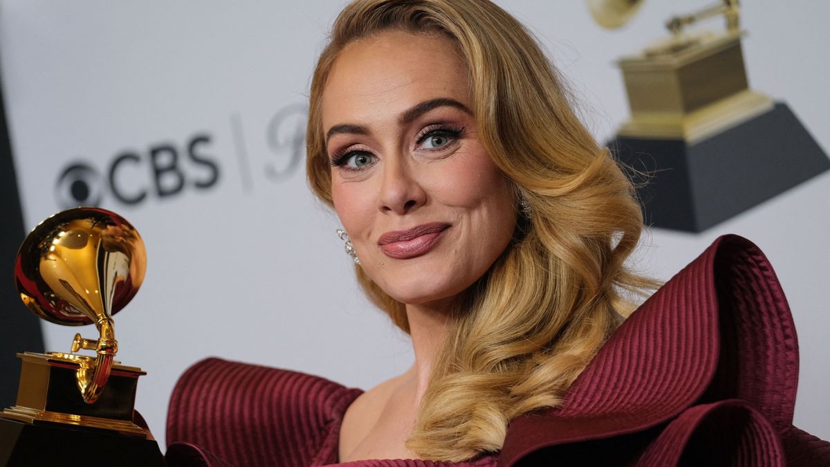 Adele channels natural hair at Vegas show with 'springy curls' | Woman ...