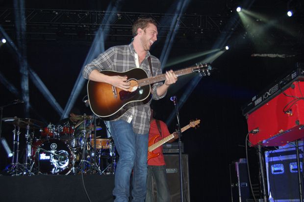 Phillip Phillips at the Best Buy Theater NYC — Show Review | Guitar World