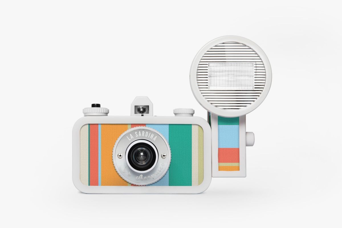 Lomography's new 35mm Beach Edition cameras with flash are super cute ...