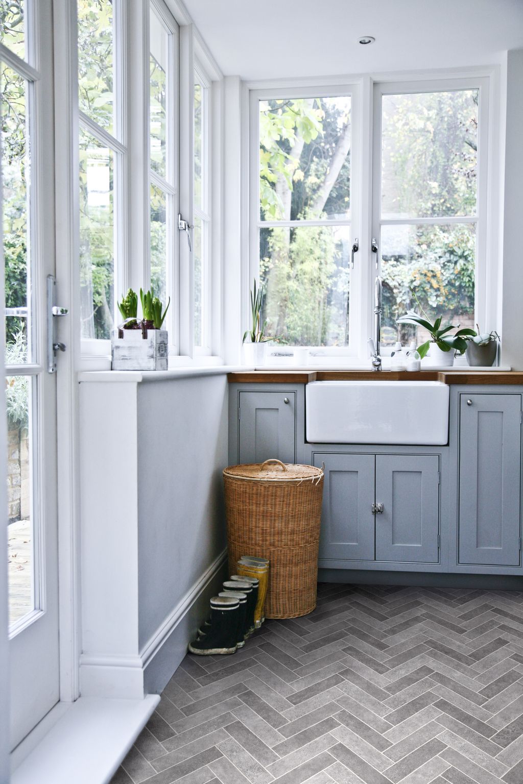 Utility Room Flooring Ideas: Top Choices for Laundry Rooms | Homebuilding
