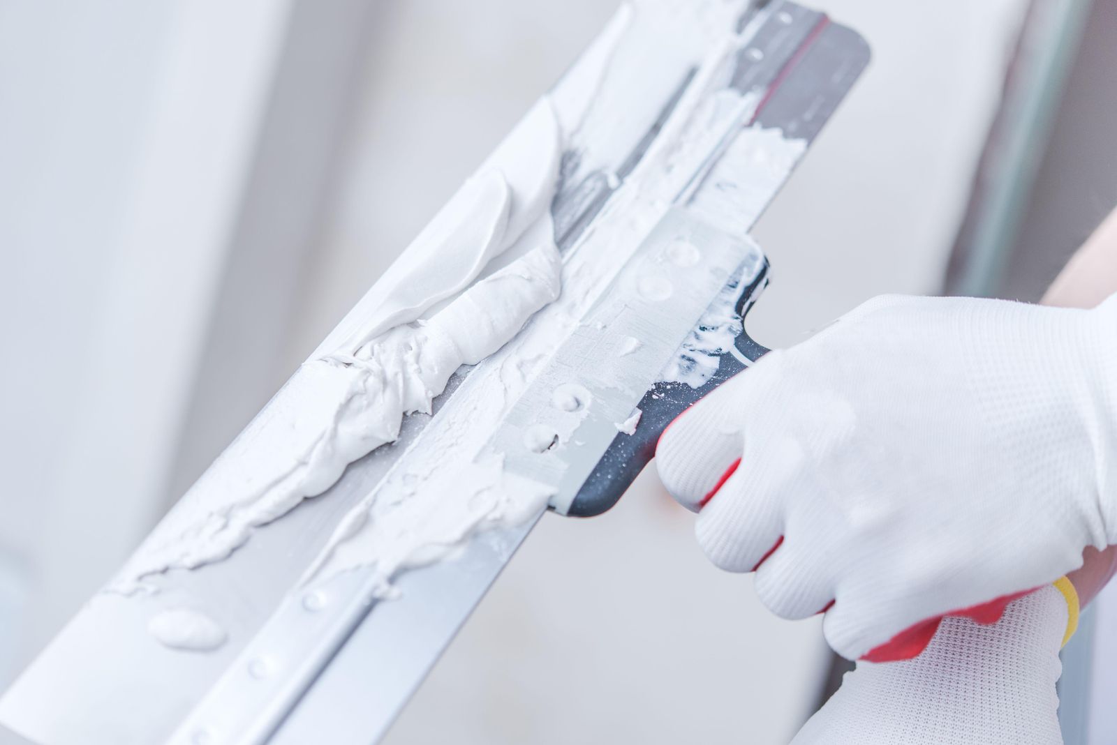 How to remove wallpaper from drywall: 3 easy methods | Homes and Gardens