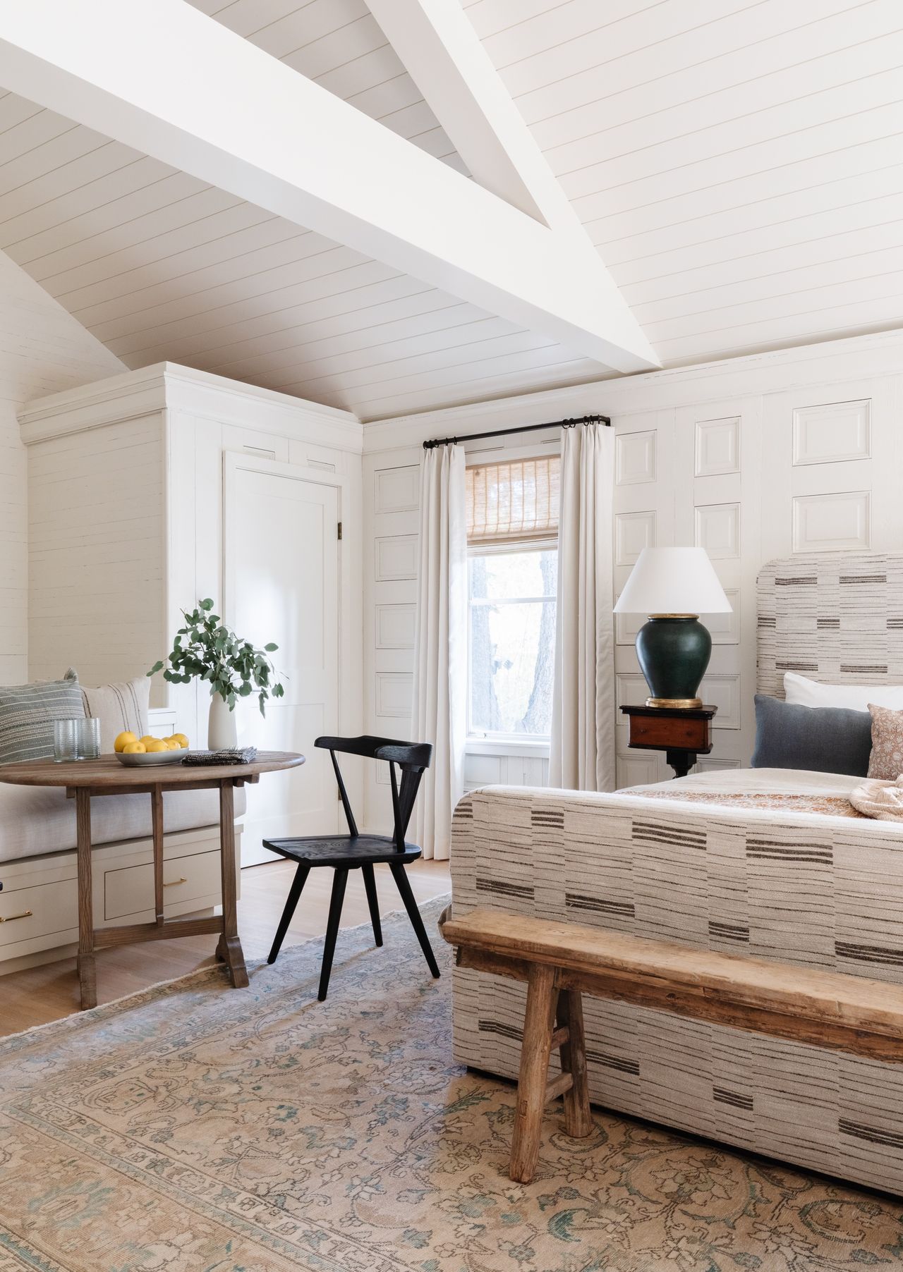 How To Stop a Small Room Feeling Claustrophobic | Livingetc