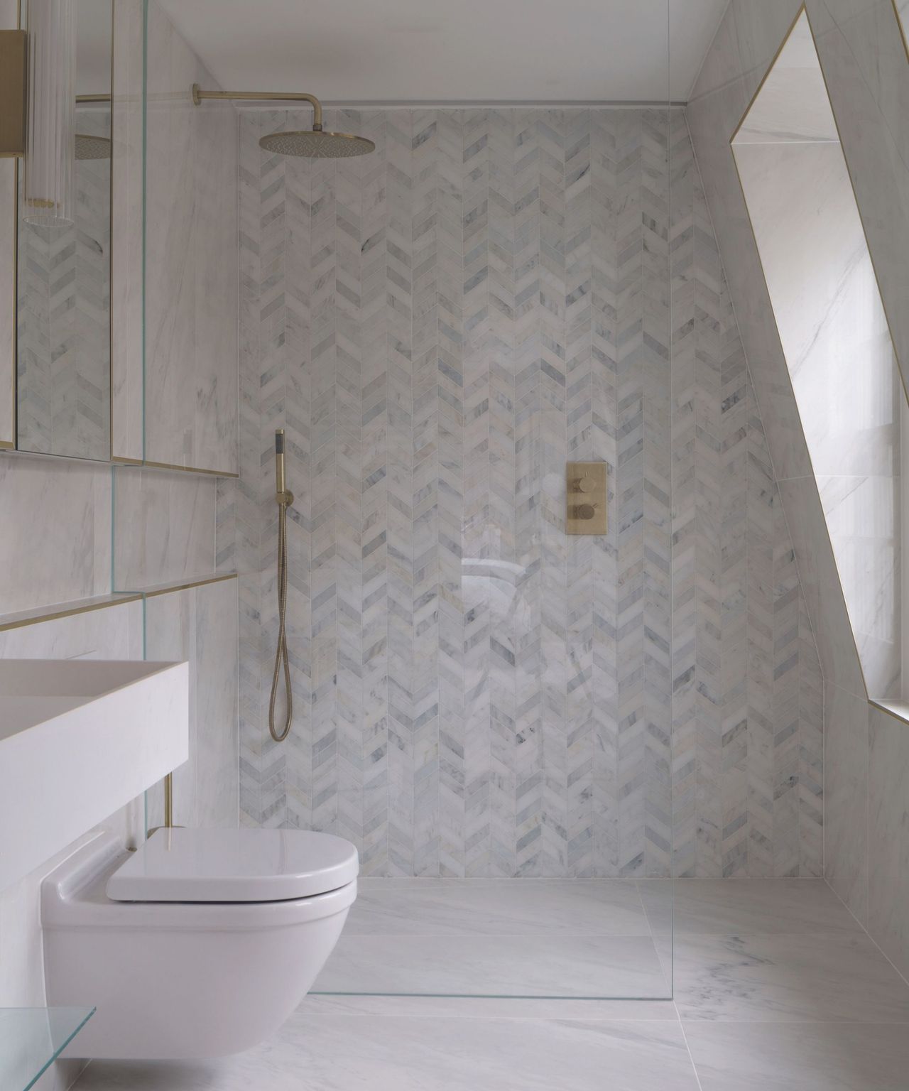 Awkward bathroom shapes: 7 expert solutions for odd layouts | Homes and ...