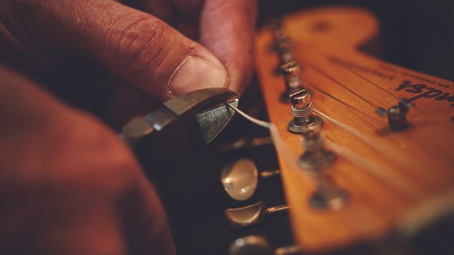 A tech explains how to change your electric guitar strings like a pro ...