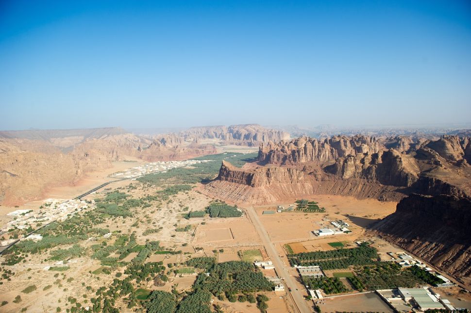 Spectacular Images Reveal Mysterious Stone Structures in Saudi Arabia ...