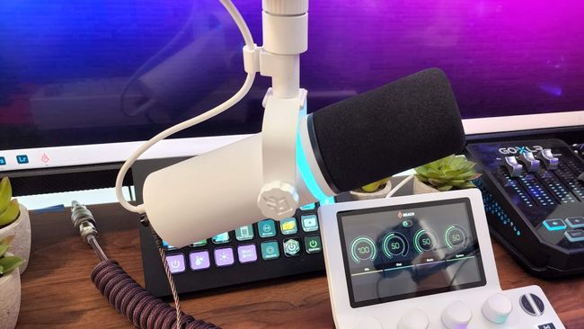 Beacn Mic and Mix Create Review: A one-two punch for content creators ...