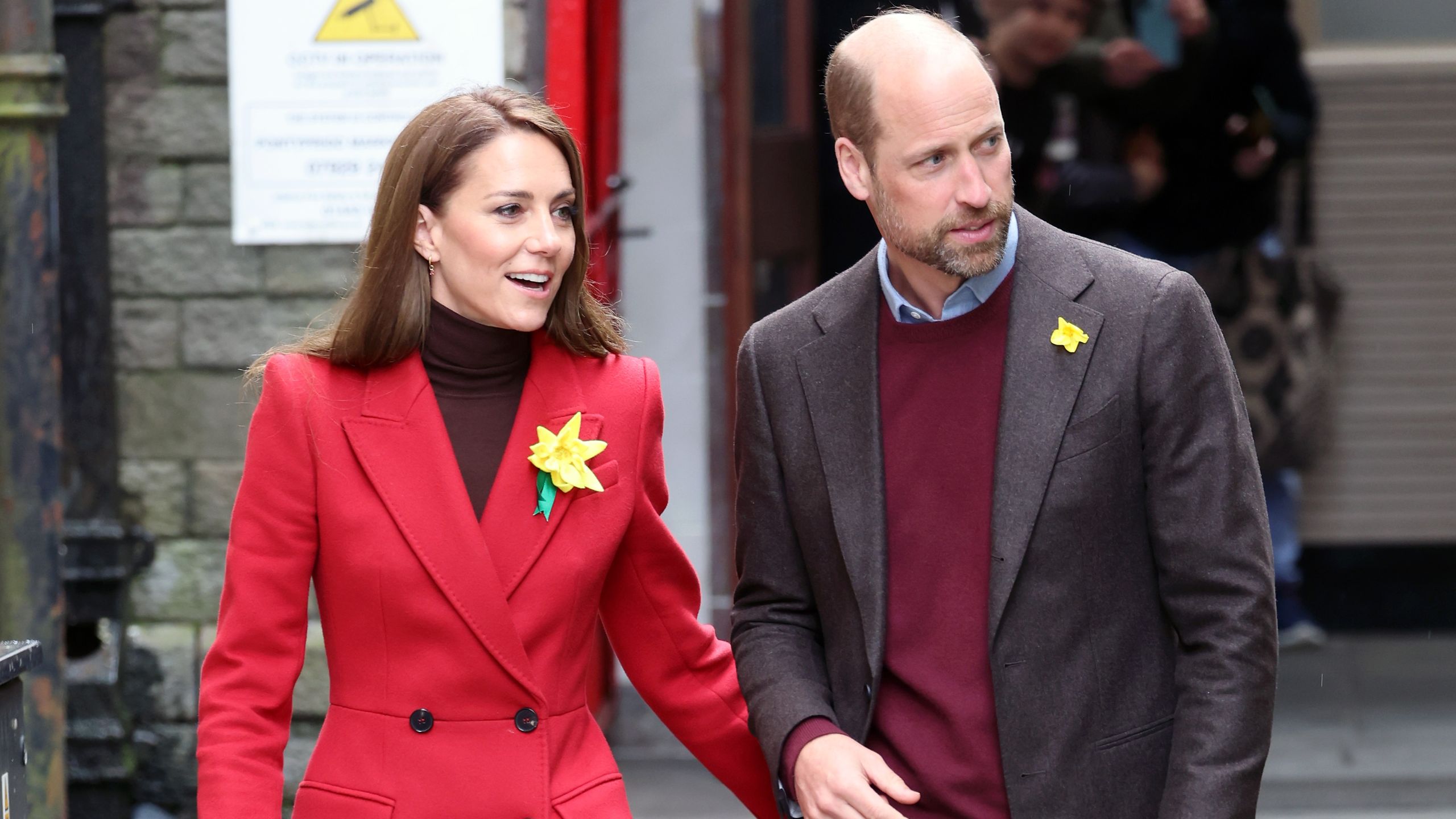 Kate Middleton braves the rain in fiery red coat and brown knit | Woman ...