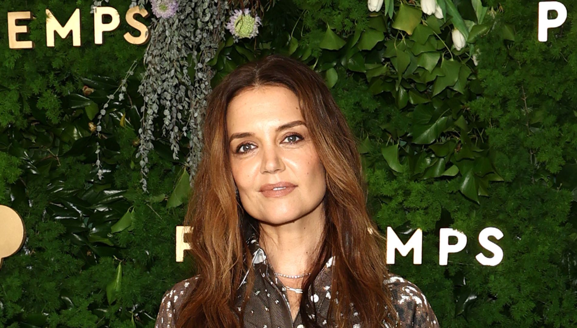 Katie Holmes proves that a floral suit is the best choice for summer ...