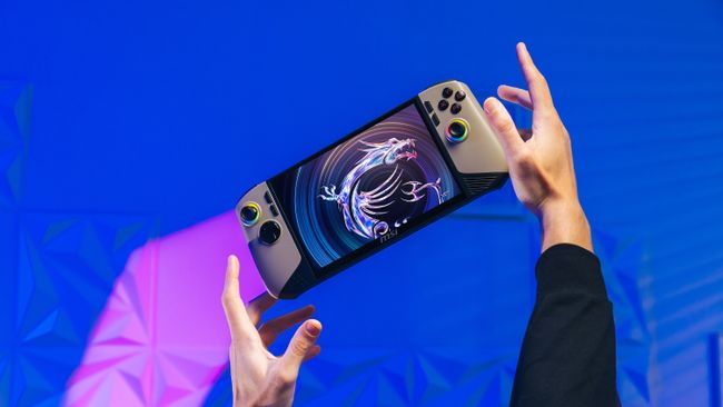 Forget WSAD, this robot claw-looking keypad is the perfect partner for ...