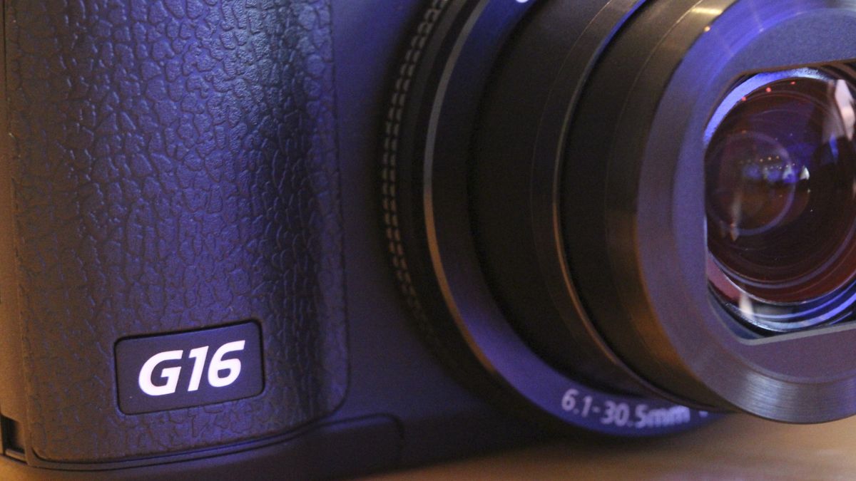 Build quality and handling - Canon G16 review - Page 2 | TechRadar