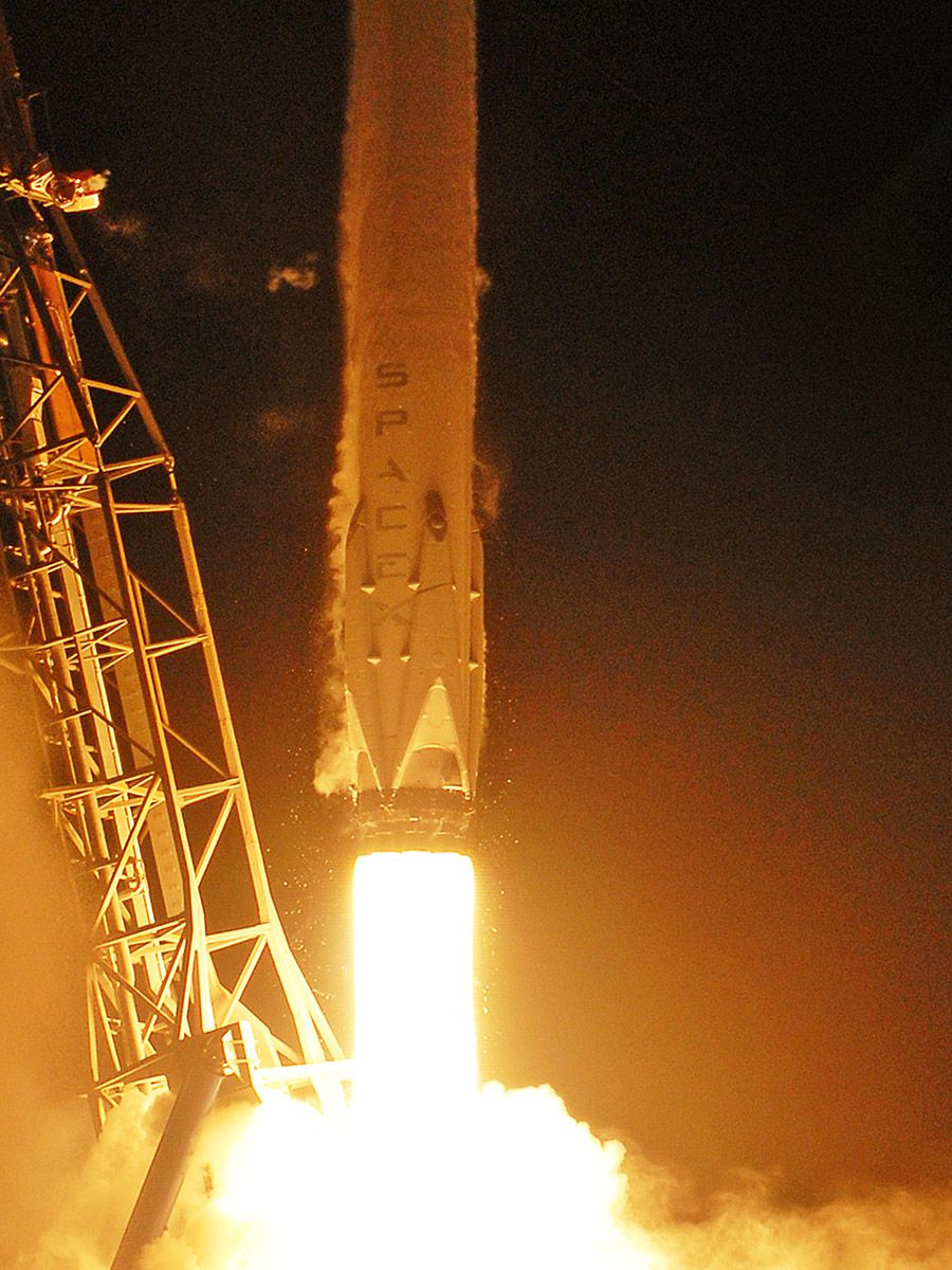 In Photos: SpaceX Rocket Launches Secret Zuma Spacecraft, Then Lands ...