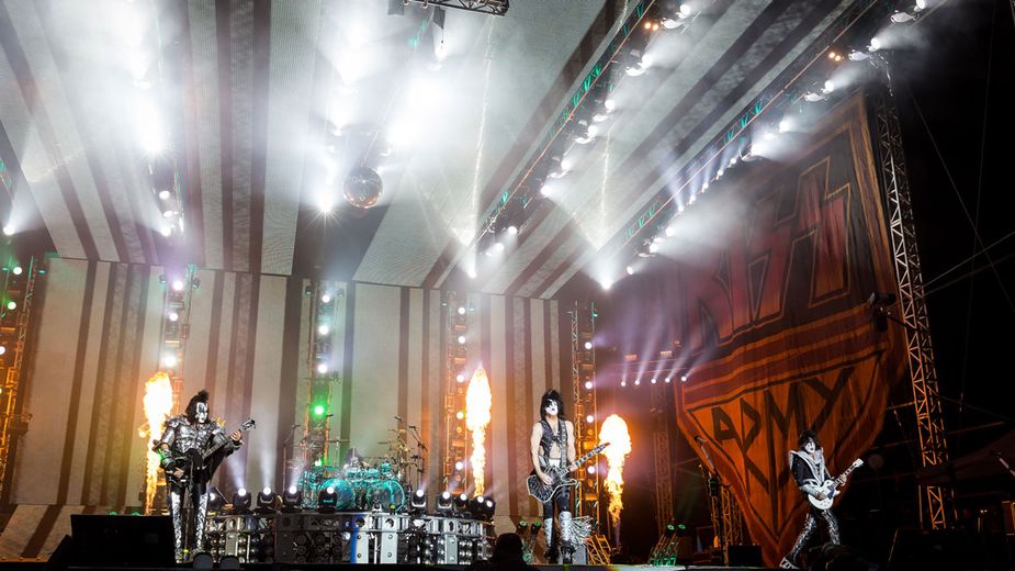 Kiss's Eric Singer talks 30 years as a hard rockin' drum hero | MusicRadar