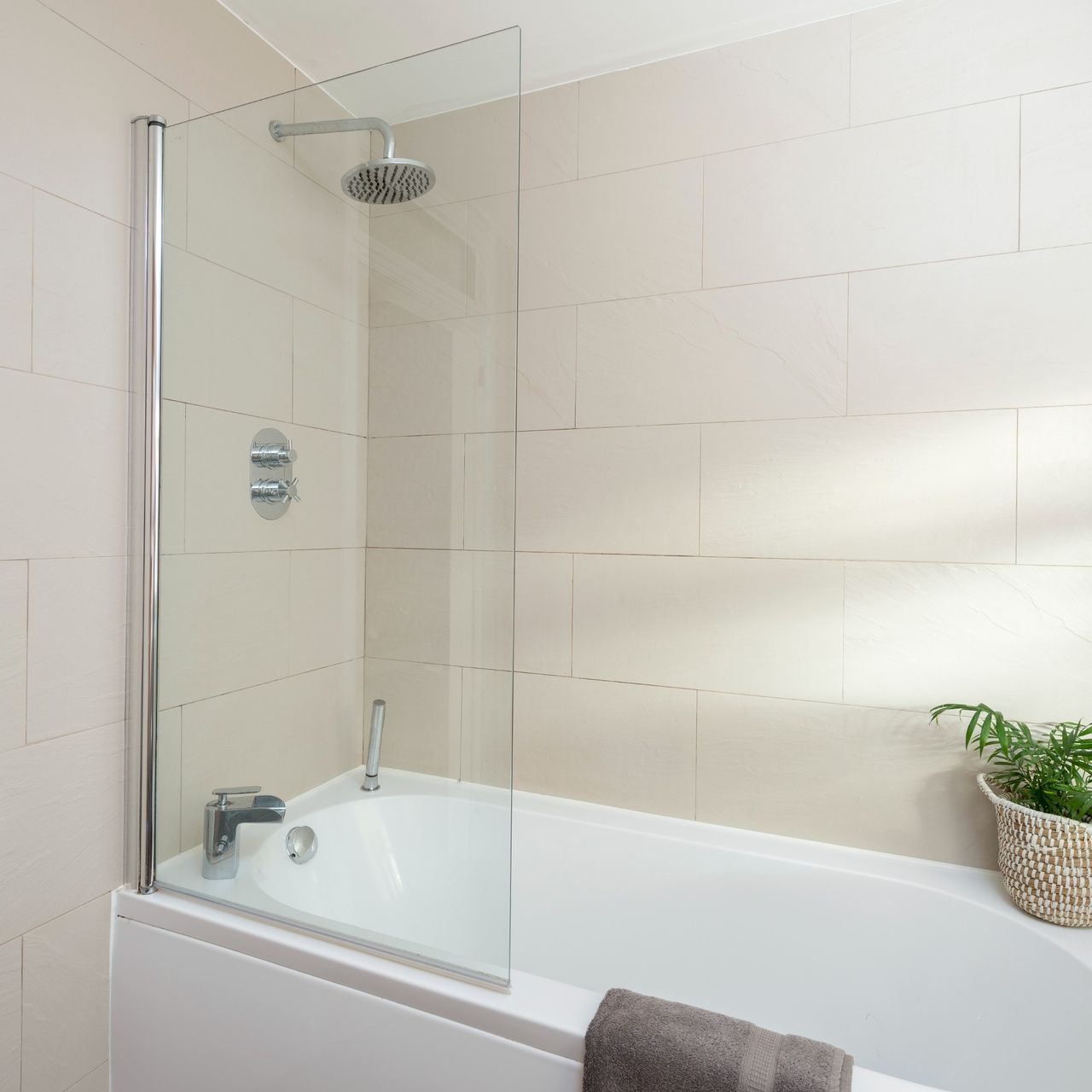 How to clean a shower screen to keep in spotless and streak free ...
