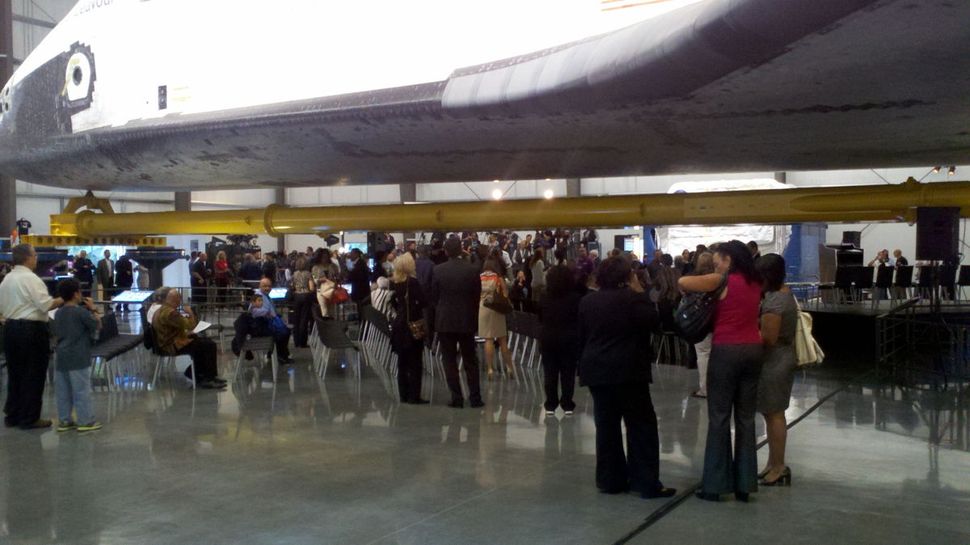 Newly Opened Space Shuttle Endeavour Exhibit Thrills California Crowds ...