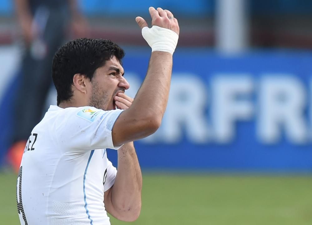 Suarez plays down alleged biting incident | FourFourTwo
