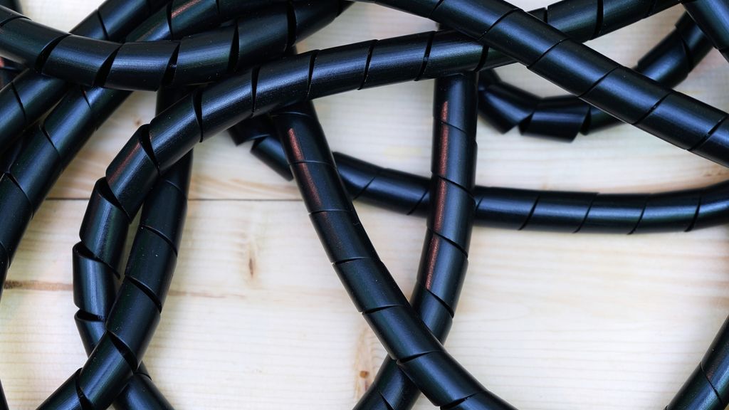 How to manage your PC cables and keep them from kinking or twisting ...