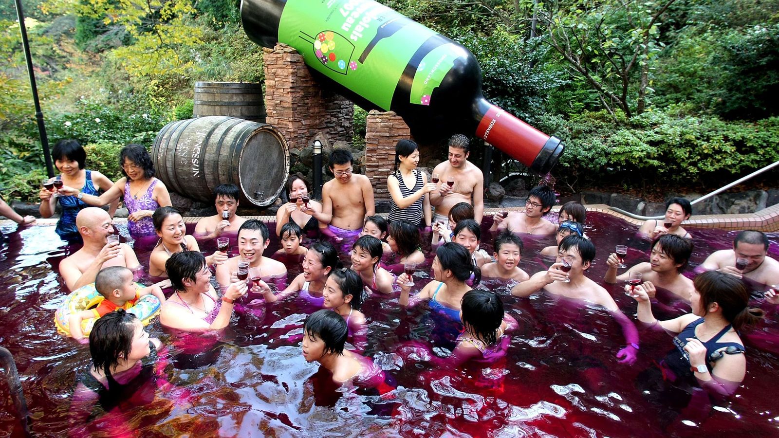 Red Wine Pool - Japanese Red Wine Spa | Marie Claire