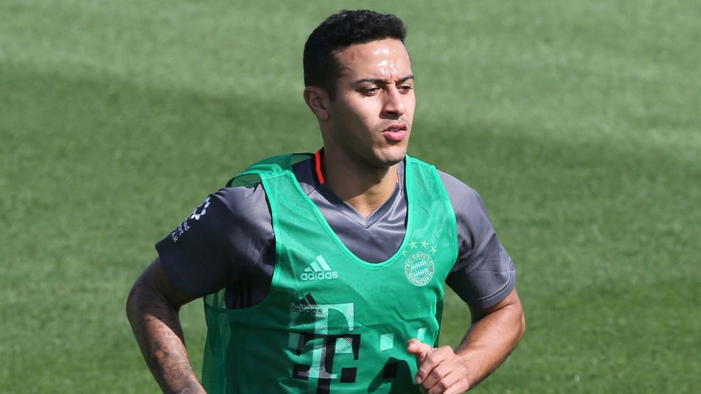 Thiago back in Bayern training as Arsenal showdown looms | FourFourTwo