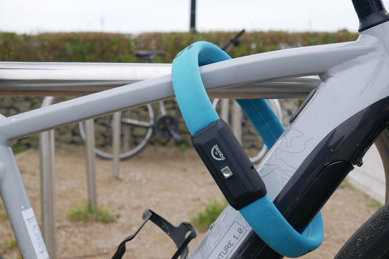 Squire Straplok 35/850 wearable bike lock review: lightweight ...