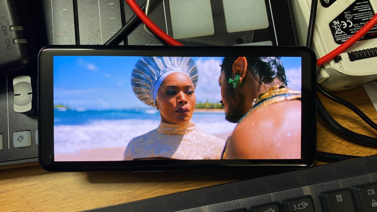 OnePlus 11 review: Flagship specs for under $700?! | Laptop Mag