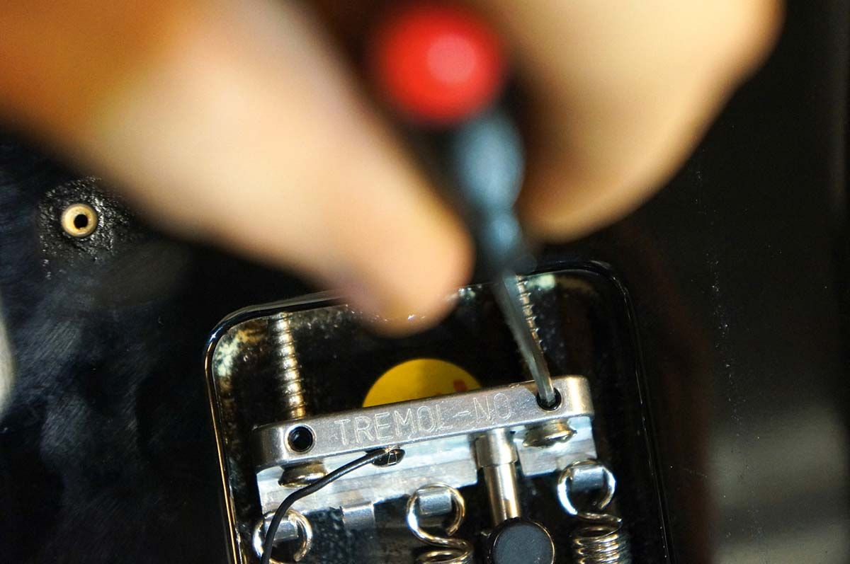 How to install a Tremol-No system | Guitar World