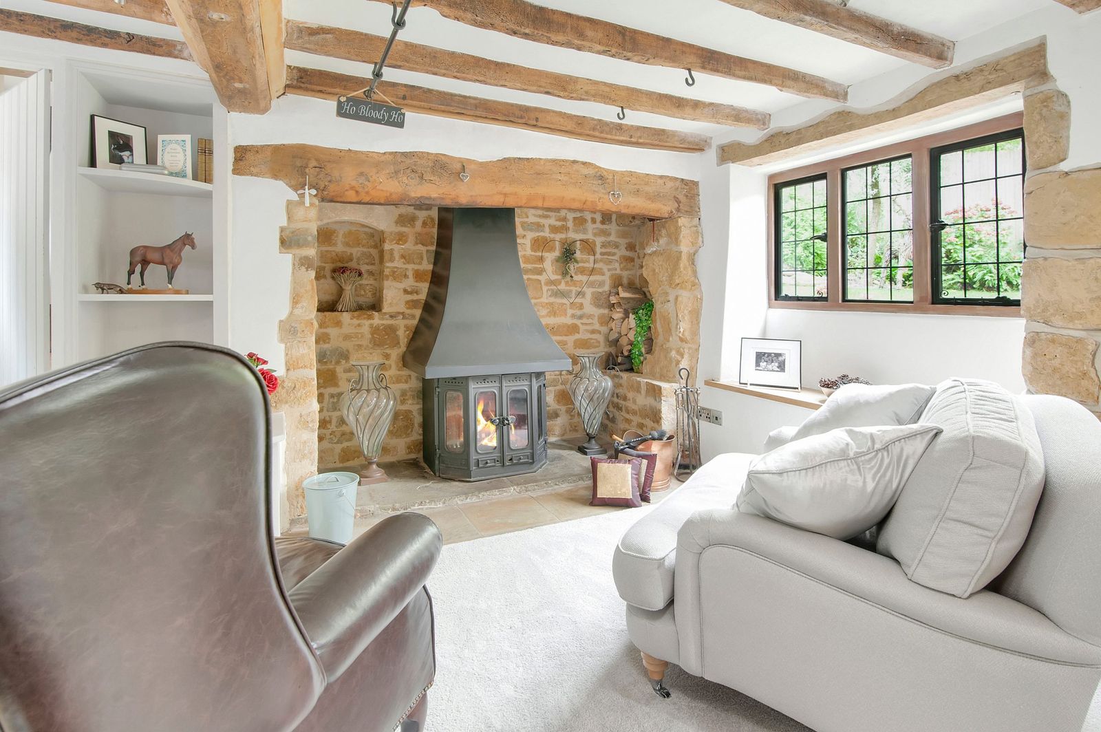 A lovely Cotswold stone cottage in Warwickshire that showcases idyllic ...