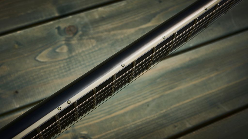 Jackson Pro Series Signature Diamond Rowe Monarkh DR12MG review ...