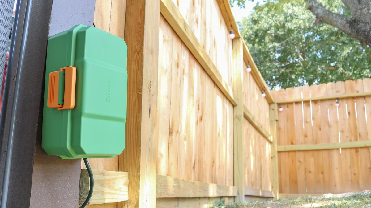 I gave my backyard the ultimate glow-up with these outdoor smart lights ...