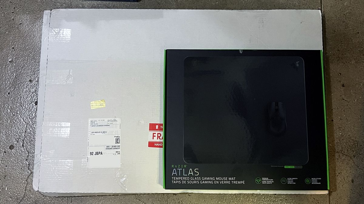 Razer Atlas Hands-On: Who Knew I Needed a $100 Glass Mouse Pad? | Tom's ...