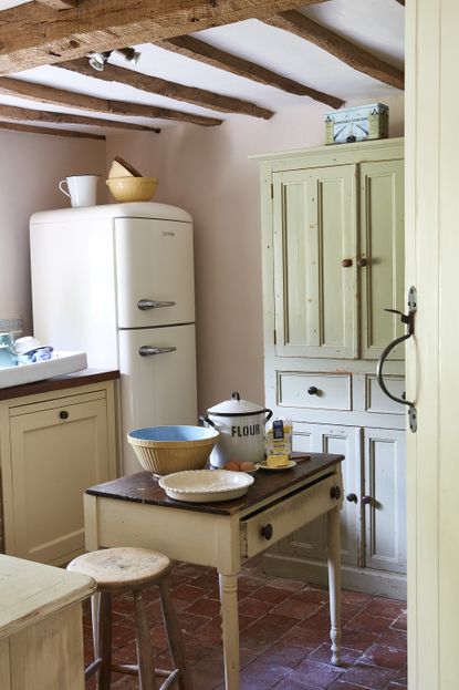 21 small cottage kitchen ideas for a charming, characterful design ...